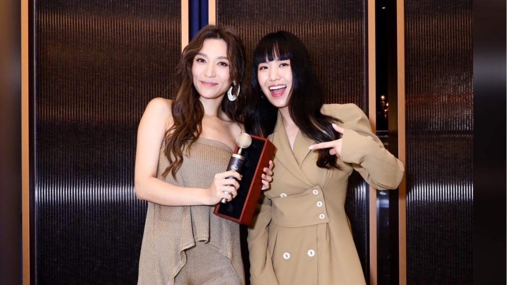 HAEZEE黃瑋昕和孫盛希自曝被騎士咆哮大馬路狂奔 隨興所致雙姝直接開房間 !｜四季線上4gTV