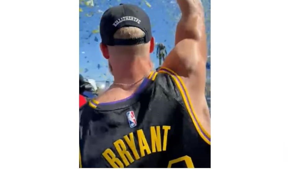 洛杉磯公羊冠軍遊行 MVP庫普穿Kobe球衣致敬｜四季線上4gTV