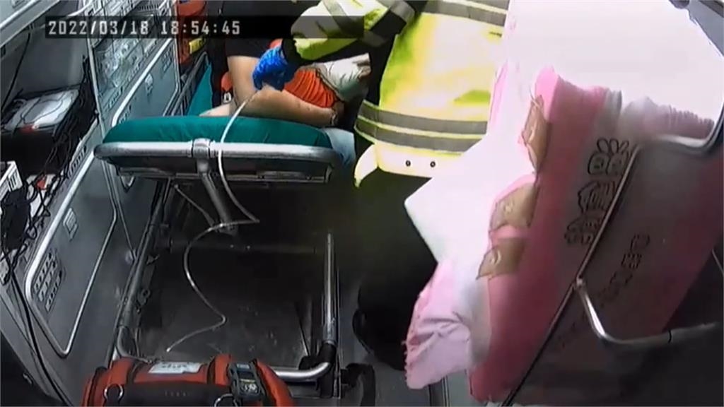 童噎到呼吸困難 警電話教家屬CPR成功搶救｜四季線上4gTV