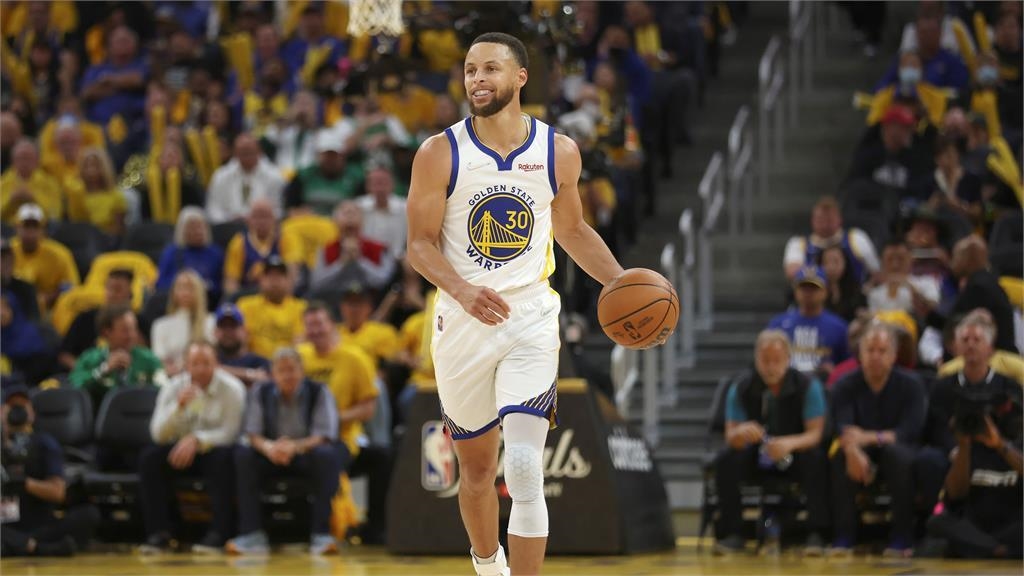 NBA／柯瑞坐擁4冠收藏品狂漲 總冠軍G1創紀錄球衣拍出驚人天價｜四季線上4gTV