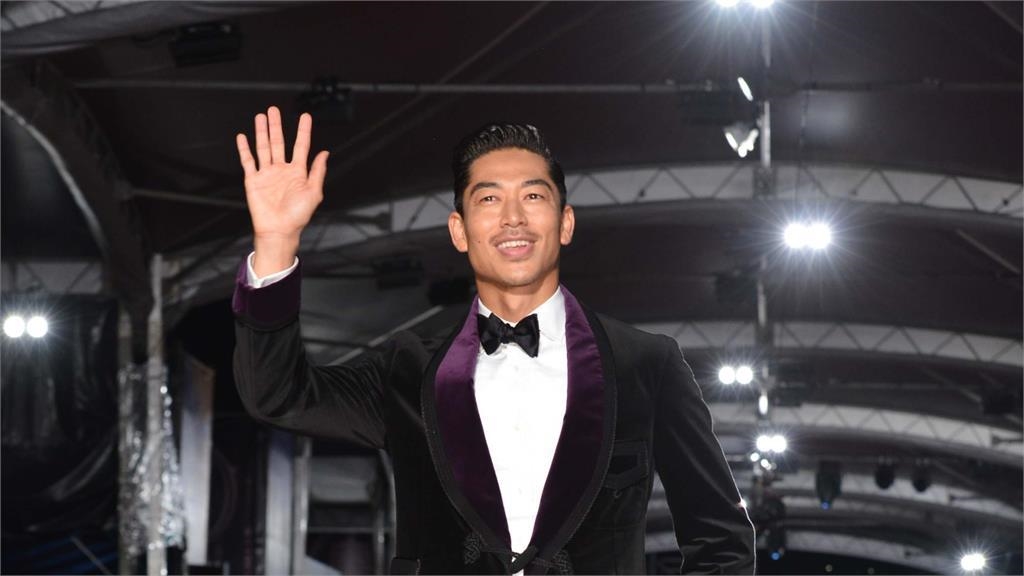 57金鐘／紅毯直擊！國民姐夫AKIRA「壓軸現身」全場嗨炸｜四季線上4gTV