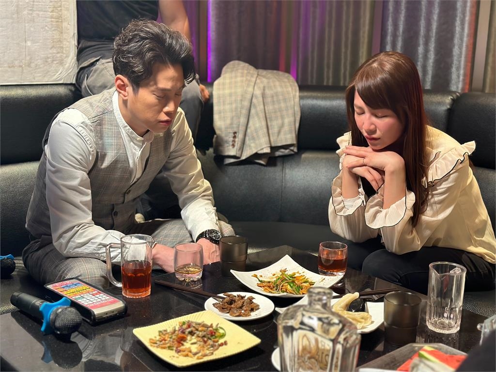 謝京穎失戀唱KTV爆哭自嘲：「魔音傳腦4小時」！吳東諺展現好歌喉｜四季線上4gTV