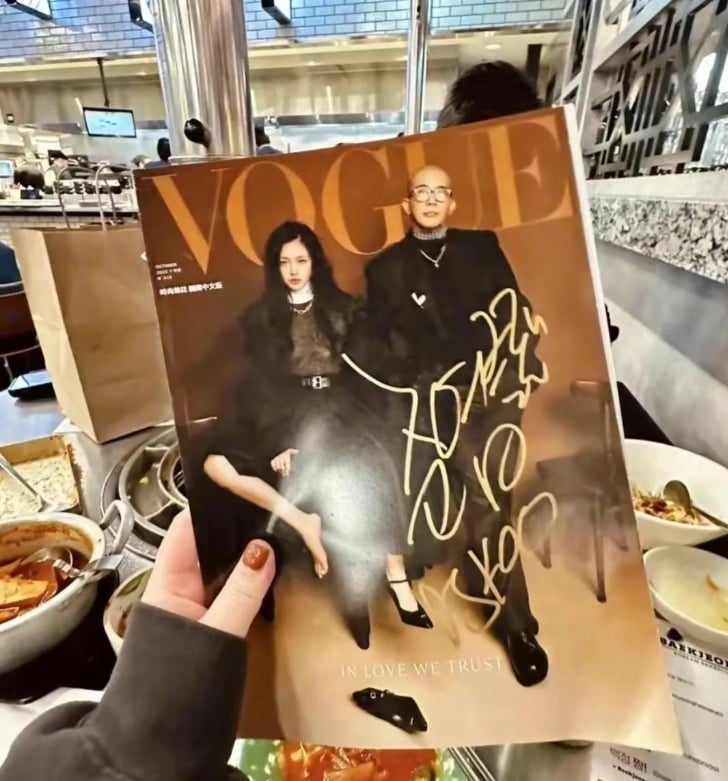 具俊曄被偶遇！親民合影送「1物」竟放閃大S 網笑：行李不重嗎？｜四季線上4gTV