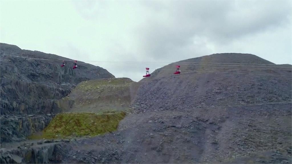 時速160公里俯衝而下 英國85歲嬤挑戰世界最快飛索｜四季線上4gTV