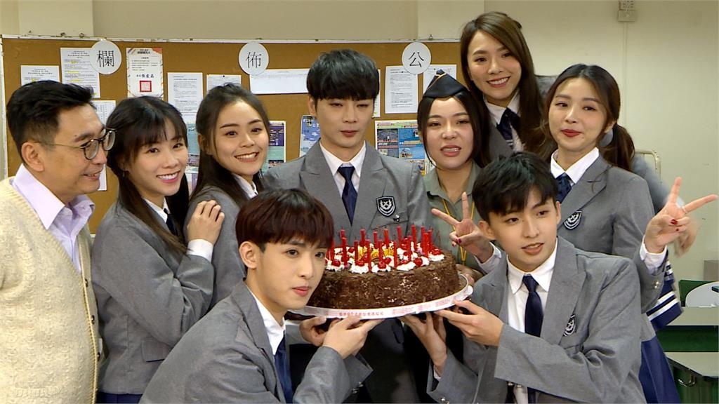 變身韓系高校生 方琦擔任古曜威MV女主角｜四季線上4gTV