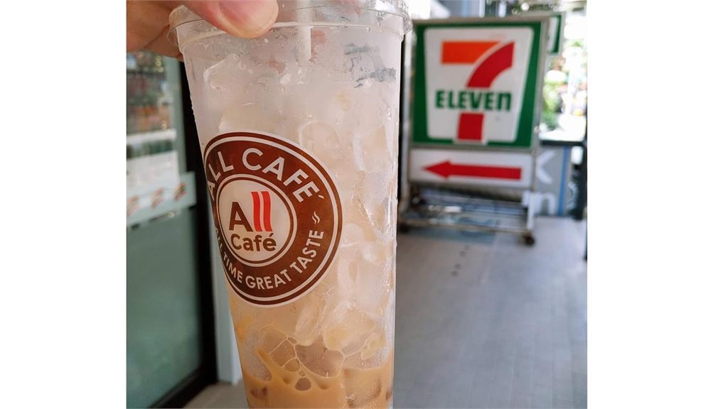 泰國飲料「冰塊爆量」吸2口全沒了！內行揭「2原因」：真的很正常｜四季線上4gTV