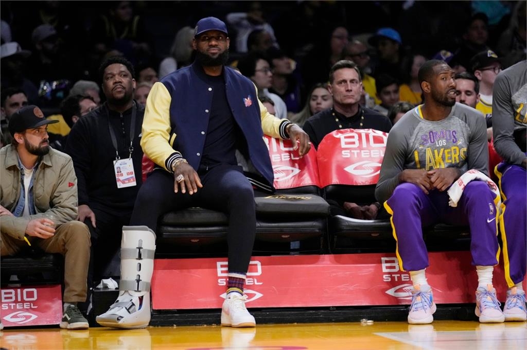 NBA／詹皇曬「水療照」預告回歸？他鬆口曝恢復狀況：仍有一段距離｜四季線上4gTV