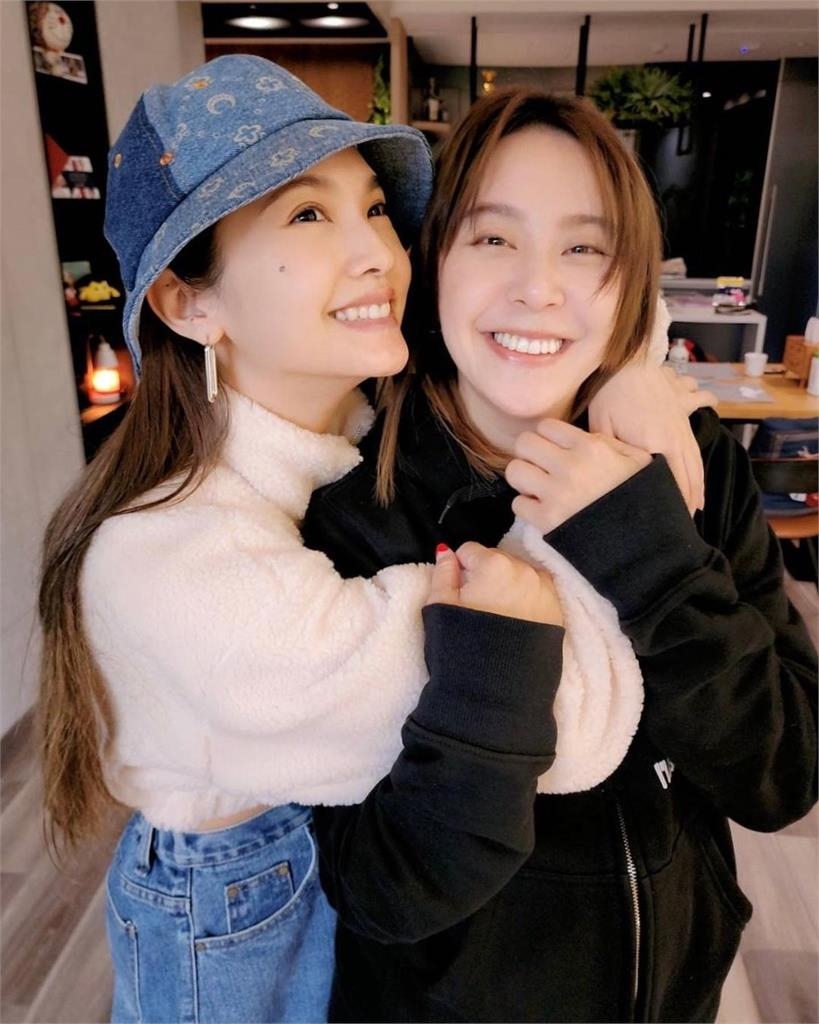 張棋惠曬「4 in Love」合照嘆1句 楊丞琳暖回讓粉絲淚喊：照片怎自帶音樂｜四季線上4gTV