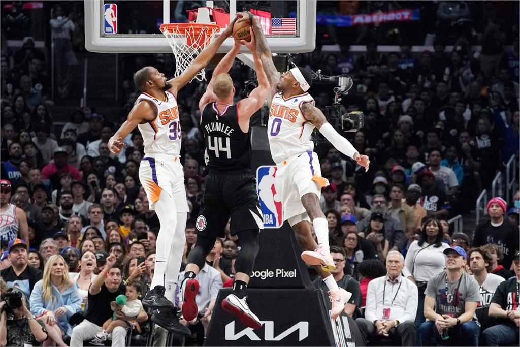 NBA／噴垃圾話被抓包！他見杜蘭特「死亡之瞪」秒閉嘴 網笑：再嗆啊｜四季線上4gTV