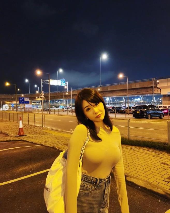 美女主播「套裝包緊緊」！私服浮出「驚人Bra線」讓網全朝聖｜四季線上4gTV