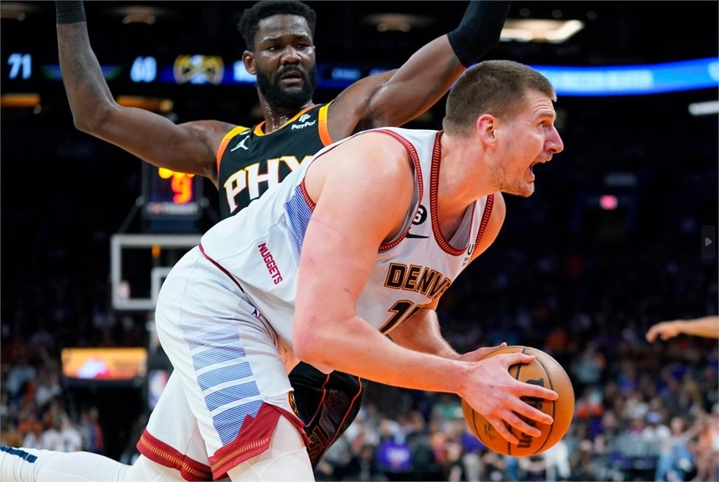 NBA／約基奇「超級大三元」做白工！布克、杜蘭特猛灌86分氣走金塊｜四季線上4gTV