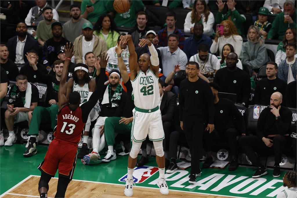 NBA／幫喊暫停？「士官長」巴特勒震撼教育綠衫軍 超嘲諷手勢網笑翻｜四季線上4gTV