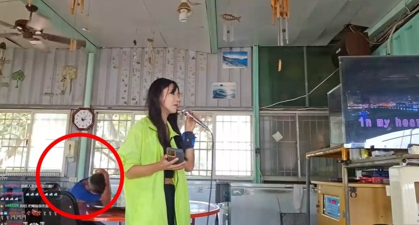 企鵝妹投幣卡拉OK唱《鐵達尼號》！阿伯突「趴睡」全網歪樓：全是感情｜四季線上4gTV