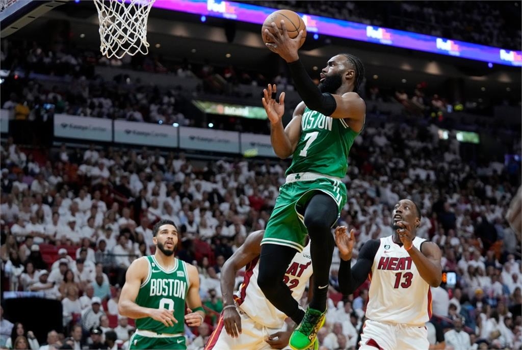 NBA／比約基奇還多！傳綠衫軍開「史上最大合約」留下布朗｜四季線上4gTV