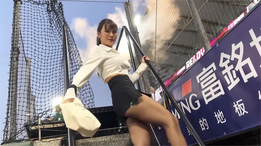 琳妲化身OL「白襯衫誘惑」 邪惡視角引網暴動｜四季線上4gTV