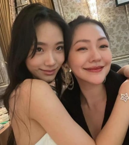 比媽媽還美！小S二女兒朝聖IVE「粉紅中空裝」炸出水蛇腰｜四季線上4gTV