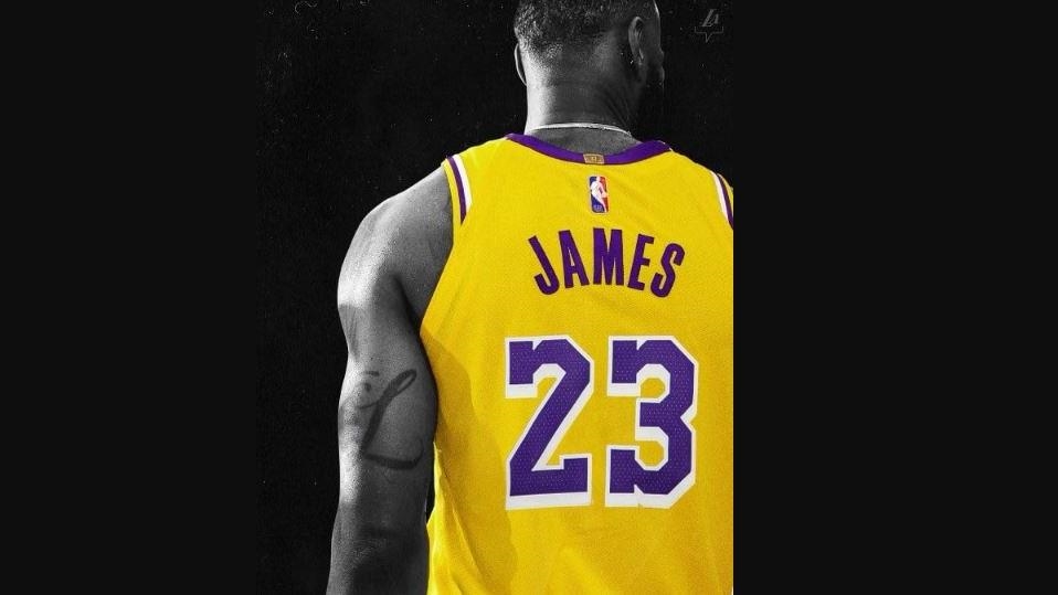 NBA／湖人詹姆斯改回23號球衣 向傳奇球星羅素致敬｜四季線上4gTV