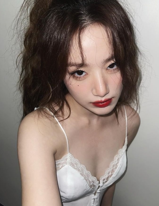 尺度大突破！葉舒華「薄紗睡衣」大片雪白全外洩 70萬粉絲排隊告白｜四季線上4gTV