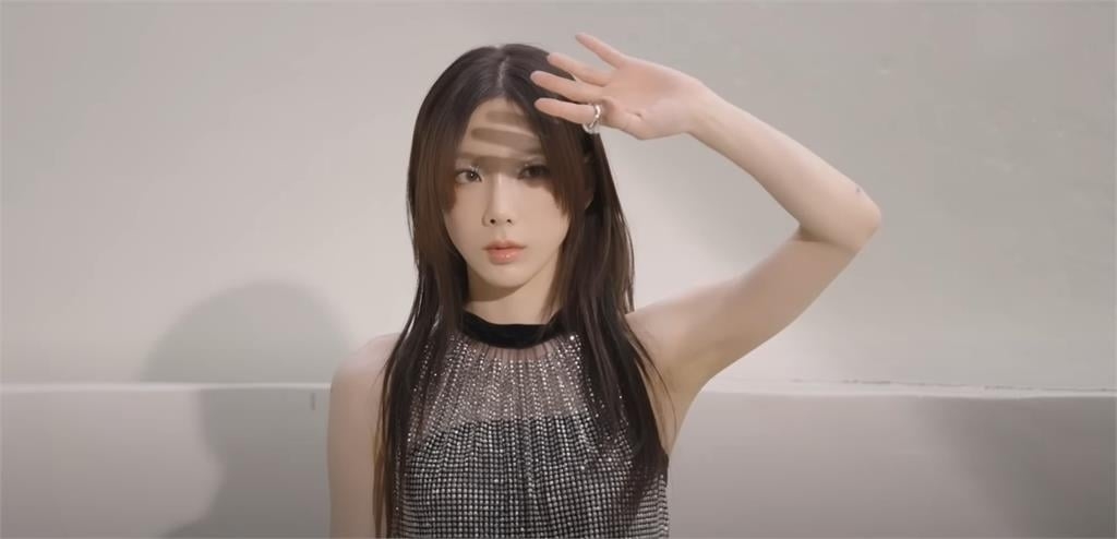 15分鐘MV花絮公開！太妍紅色洞洞裝「超狂挖空」美背蠻腰全放送｜四季線上4gTV