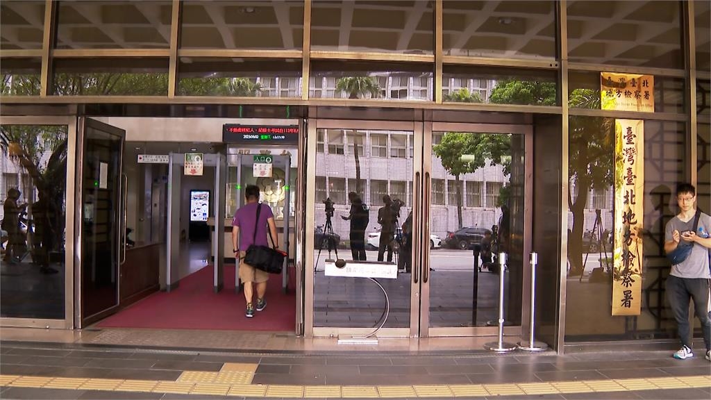 NONO涉猥褻性侵30女首現身 遭押入北檢「挨轟人渣」 火爆場面曝｜四季線上4gTV