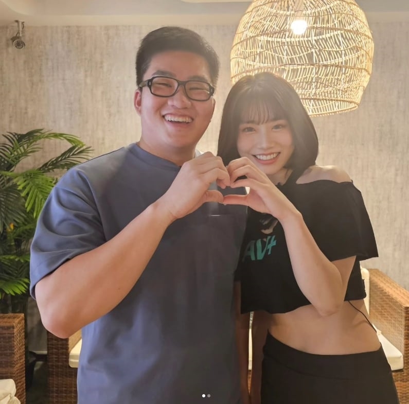 Joeman緊貼「日本純欲女神」太香！1部位「尷尬翹起」瘋傳網震撼：流量巨獸｜四季線上4gTV