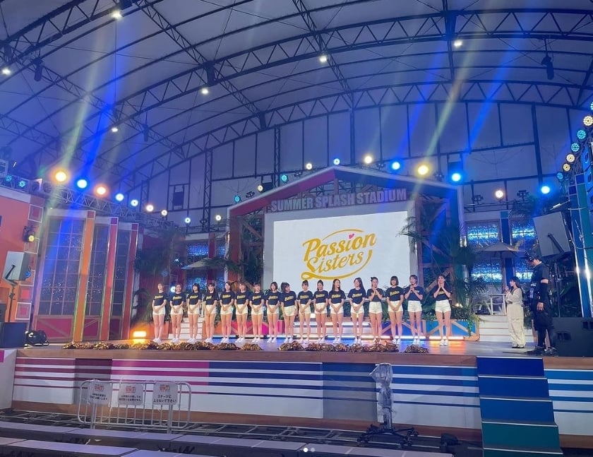 峮峮率PS女孩日本嗨跳「陳子豪炸裂」！鏡頭瘋拍「17雙美腿」網暴動｜四季線上4gTV