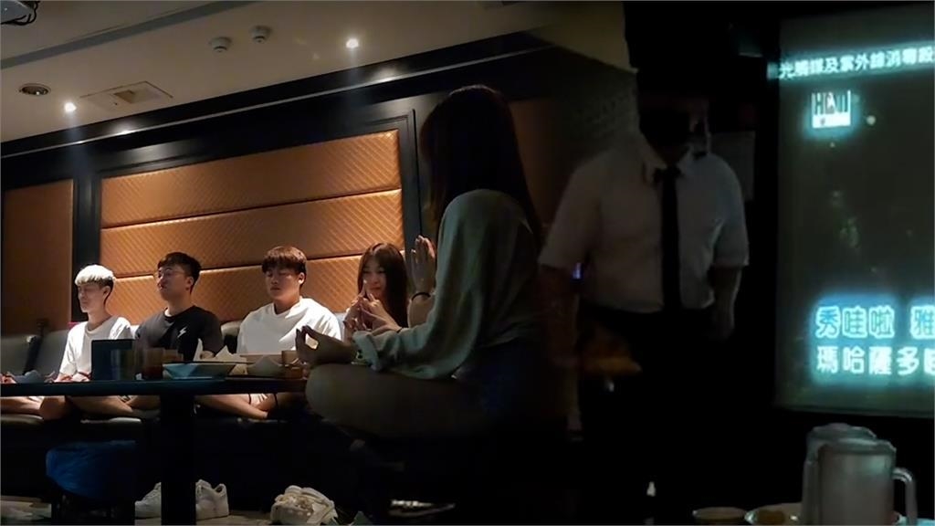 去KTV點佛經打坐 服務生「進門傻眼」結局驚喜笑翻網｜四季線上4gTV