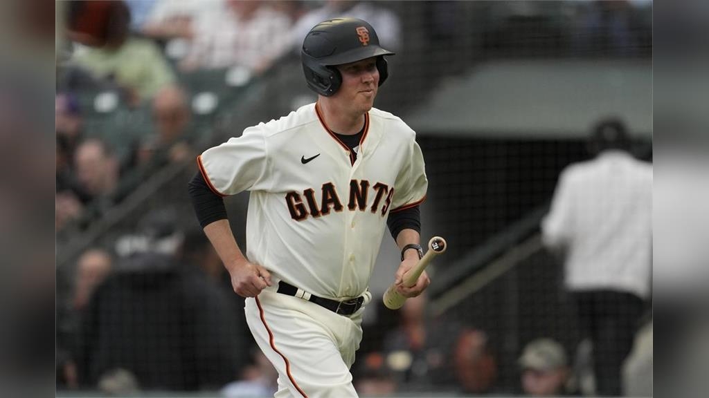 MLB／巨人播報員「范特西」遊戲墊底！懲罰當場邊「球僮」笑翻同仁｜四季線上4gTV