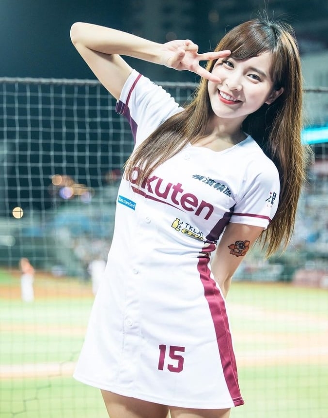 樂天IU「可愛到模糊」電暈萬人！網揪1亮點驚呼：怎麼練的｜四季線上4gTV