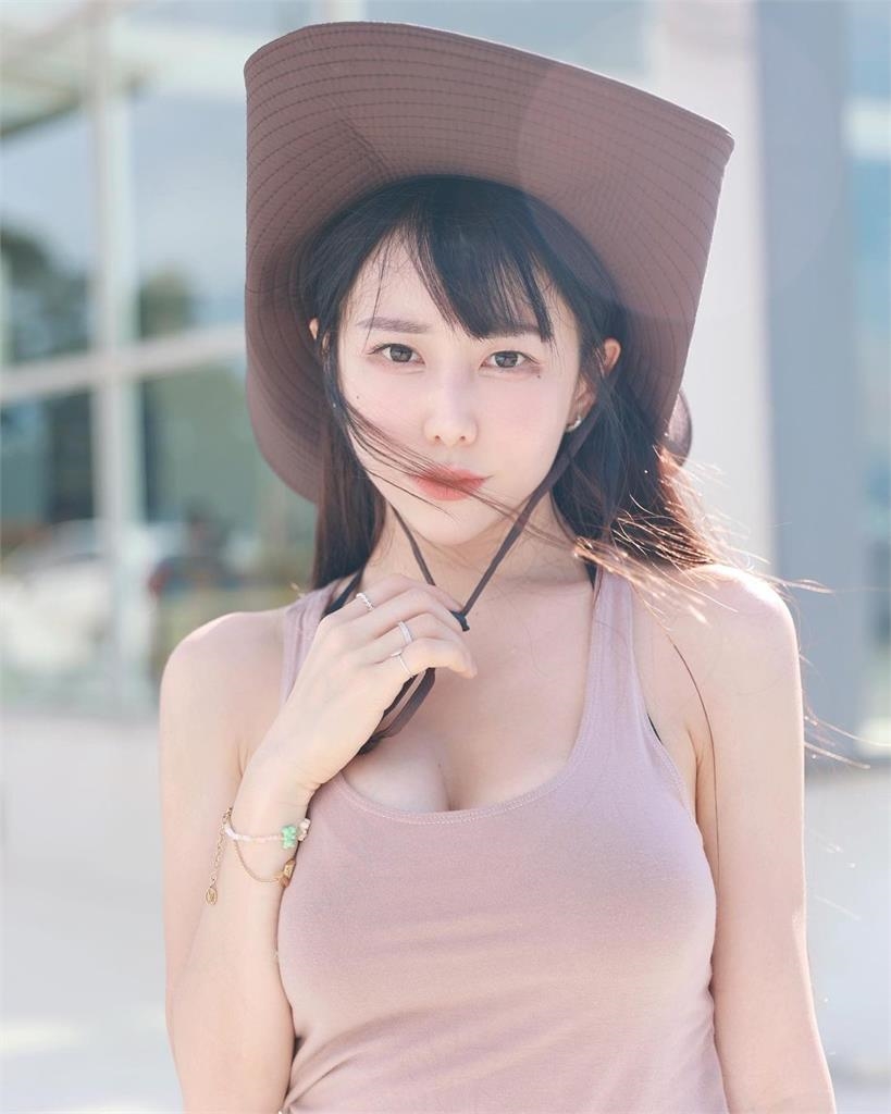 梓梓穿激辣「X型運動Bra」！嗨跳韓舞「小碎步狂抖」網暈：好蹦｜四季線上4gTV