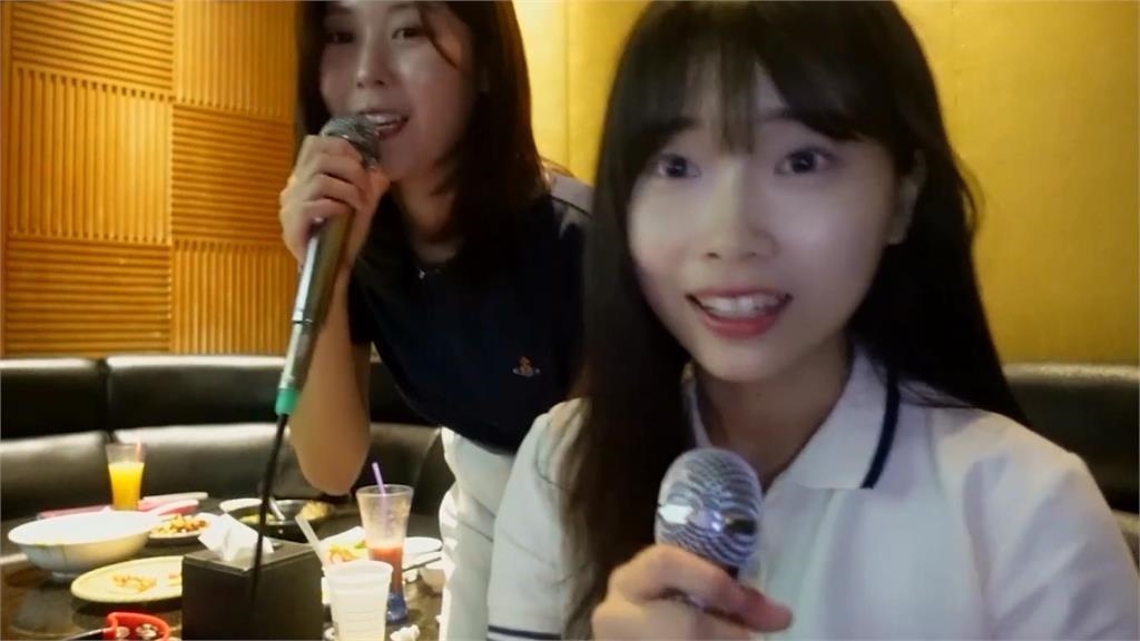 在台體驗KTV！韓妞美聲飆唱中文歌 標準發音網驚呼：根本台灣人啊｜四季線上4gTV