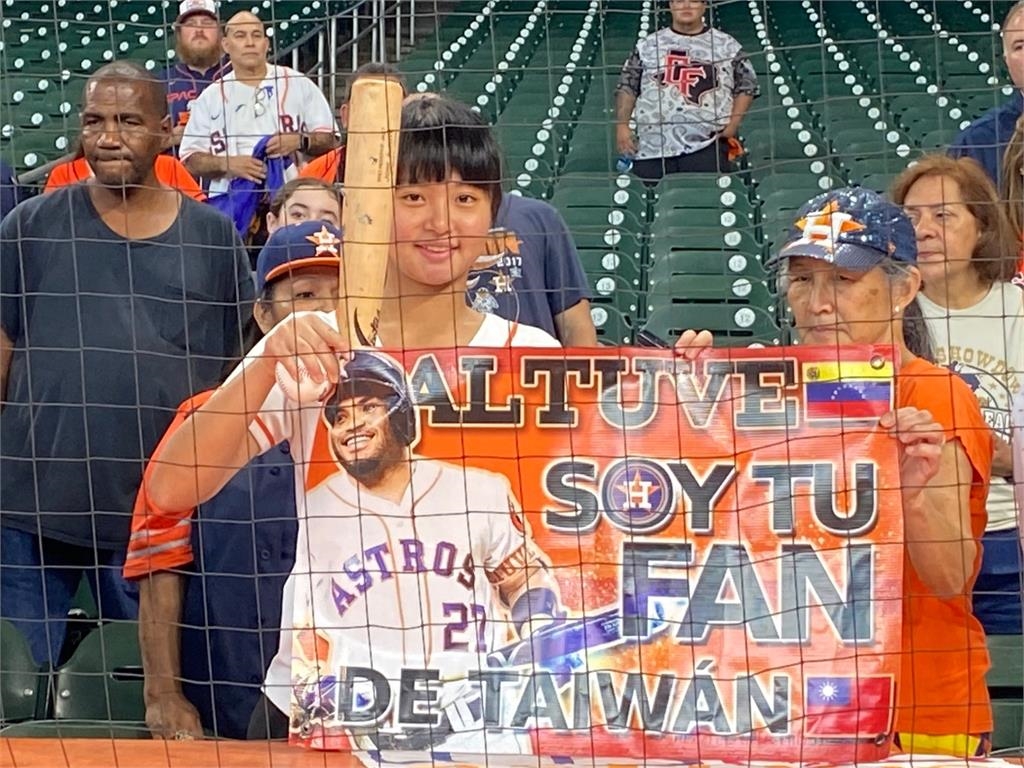 MLB／美夢成真！台灣女球迷幸運獲奧圖維贈送球棒 竟曾打過黑豹旗｜四季線上4gTV