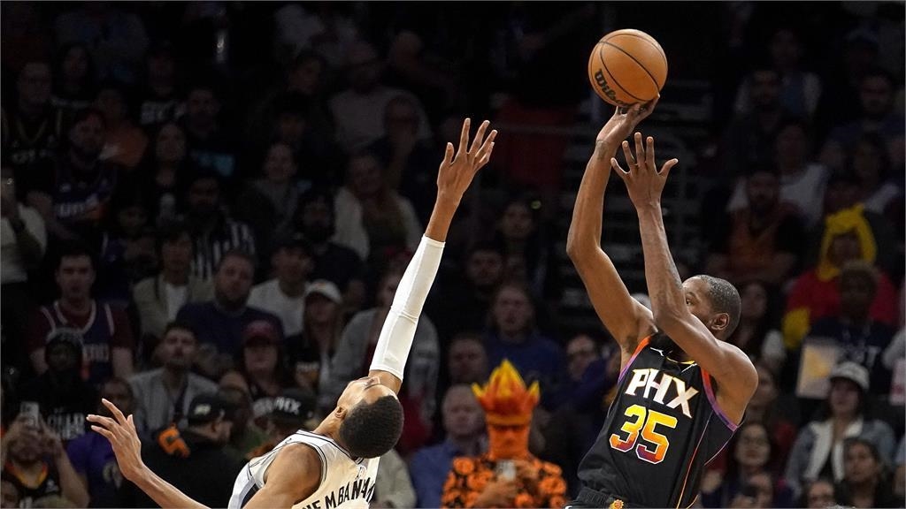 NBA／文班亞馬談與杜蘭特差距！KD得知被當偶像笑回：我老了｜四季線上4gTV