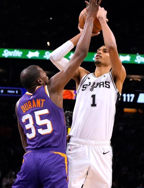 NBA／預約年度最佳新秀？馬刺「怪物新人」繳38分代表作3天2度擊退太陽｜四季線上4gTV