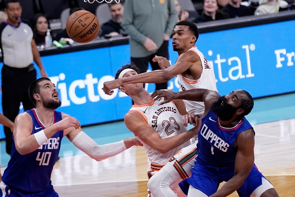 NBA／繳學費！哈登「連2場戲耍」文班亞馬嗨翻球迷：歡迎來到NBA！｜四季線上4gTV