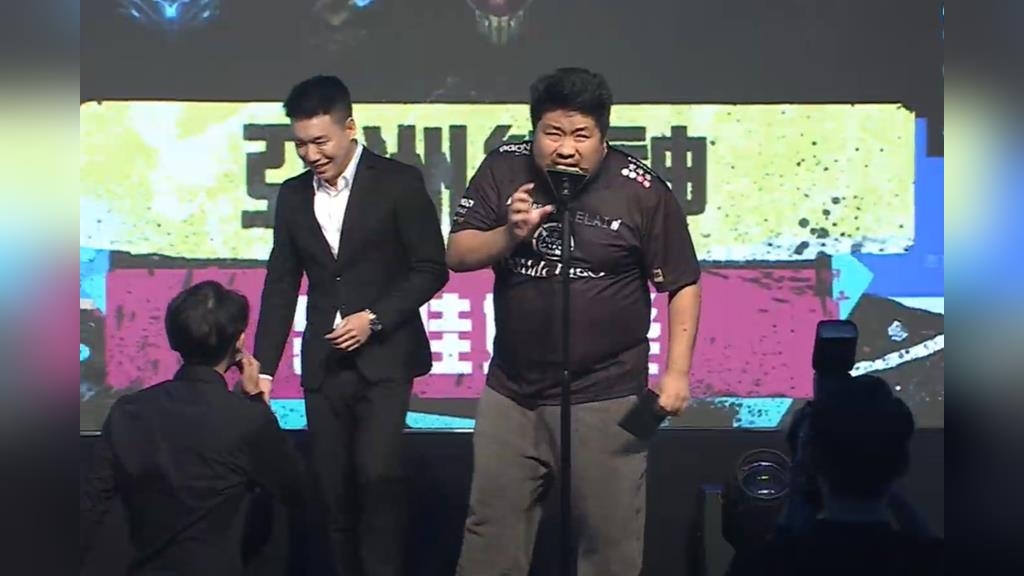 電競大賞失控！統神衝上台怒噴Toyz「販毒狗」現場一度安靜30秒｜四季線上4gTV