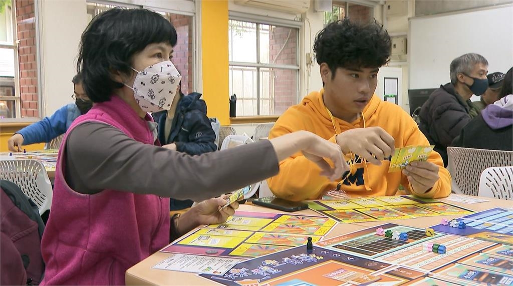 臺師大「媒體素養產學計畫」成果發表 創意桌遊、VR體驗促進反思｜四季線上4gTV