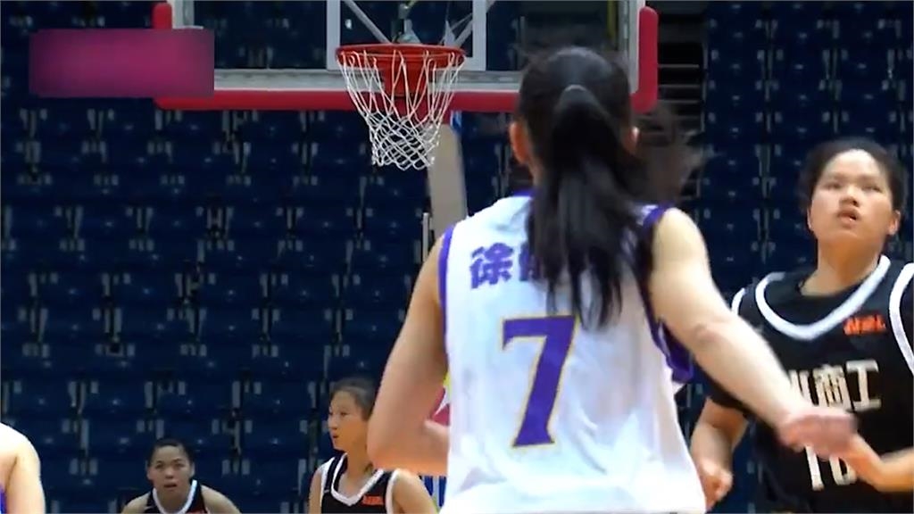 曾奪JHBL助攻后！淡商超級小高一鄭敬璇送出12助攻 先發出賽率隊3連勝｜四季線上4gTV
