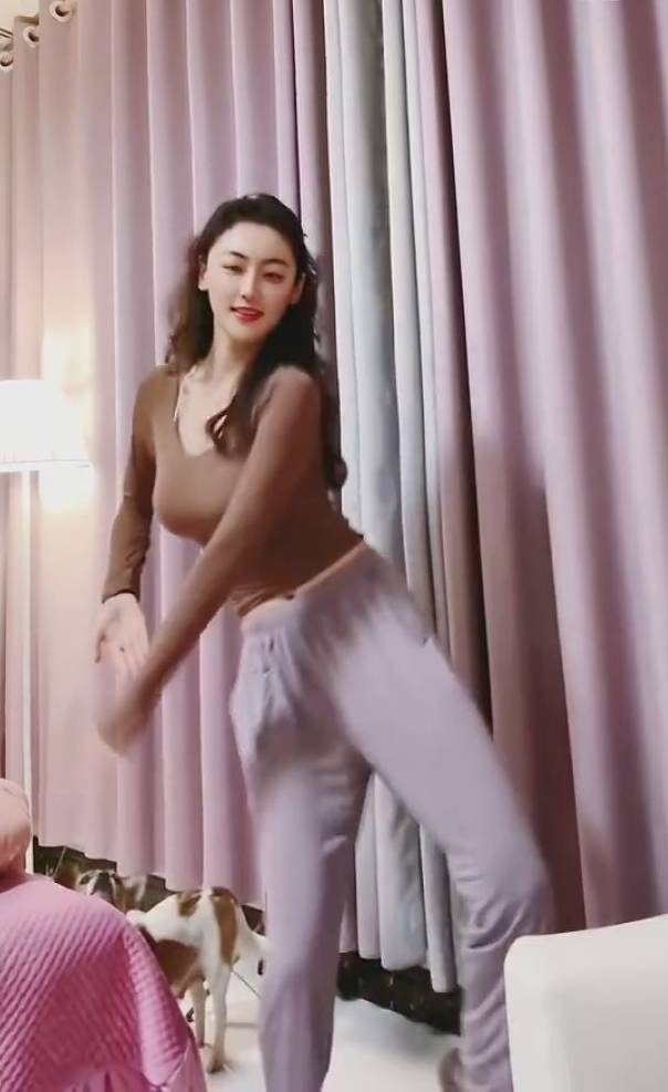 《科目三》極晃畫面流出 正妹嗨跳27秒「QQ球狂彈」網暈爆｜四季線上4gTV