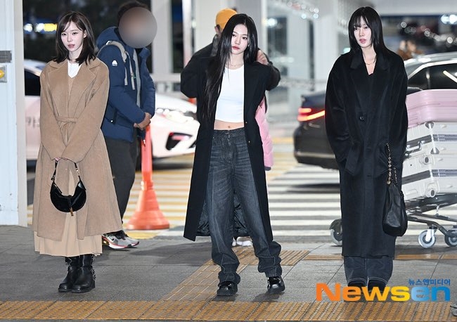 aespa終於來了！寧寧中空辣裝「誠意100%」魔鬼腹肌稱霸機場｜四季線上4gTV