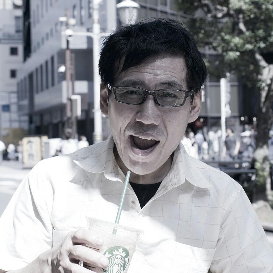 63歲知名諧星逝世！當年「縮骨功塞行李袋」紅遍90年代 如今已成絕響｜四季線上4gTV