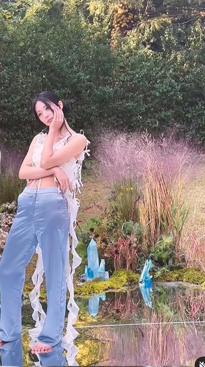 TWICE即將回歸！周子瑜「絕頂蠻腰0遮掩」 逆天長腿迷倒45萬網｜四季線上4gTV