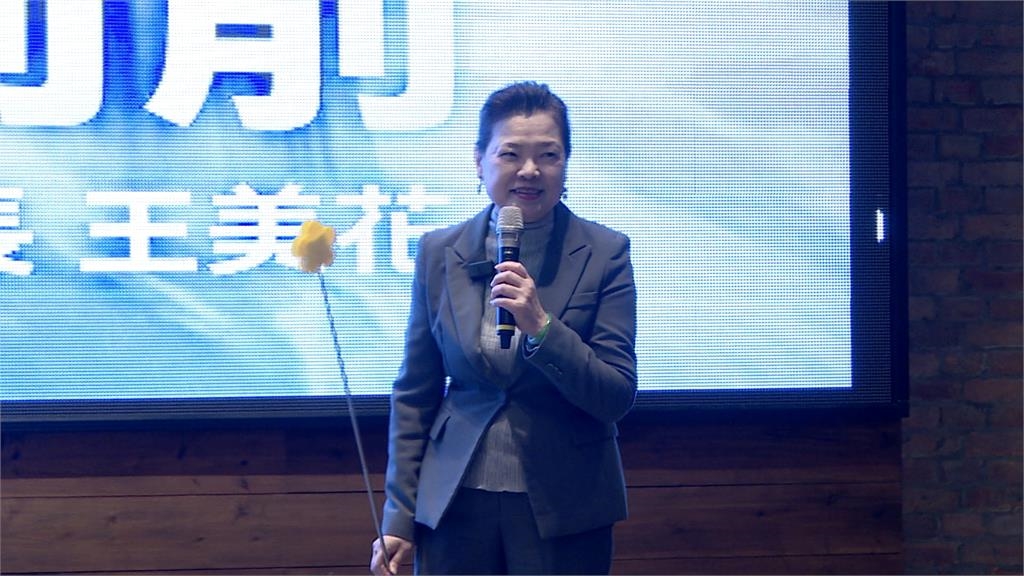 年終記者會拿「花花指揮棒」細數政績 520後續留任？「老公務員」王美花回應了｜四季線上4gTV