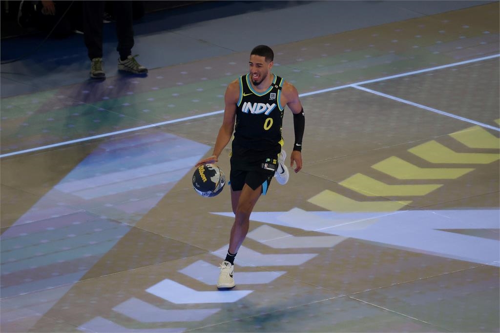 NBA全新觀賽視覺饗宴 首度引進7千萬台幣天價LED球場｜四季線上4gTV