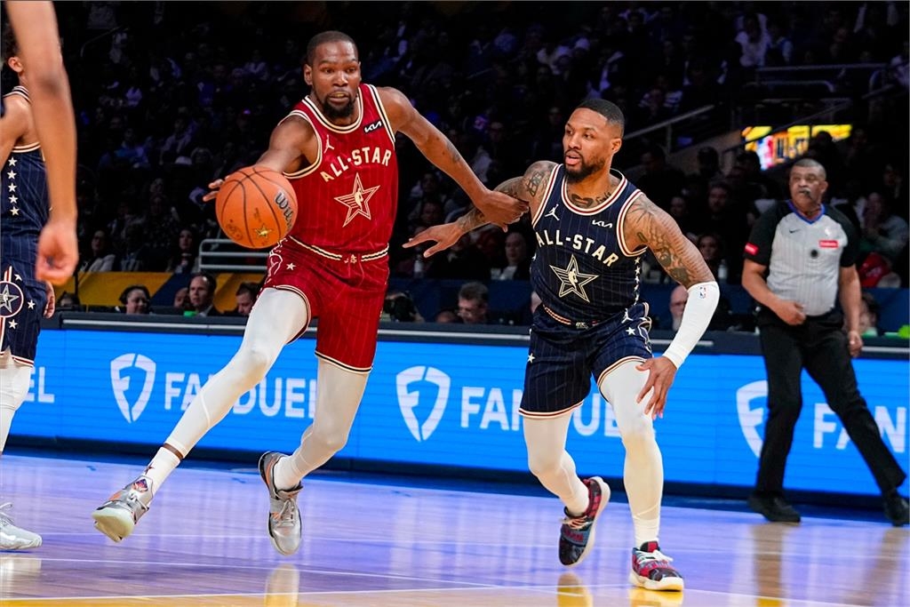 NBA／里拉德「面無表情」砍Logo shot！巨星也驚嘆：跟罰球一樣｜四季線上4gTV