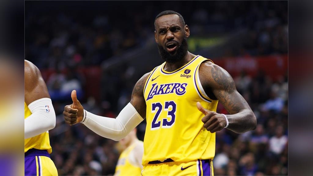 NBA／39歲The不讓！詹姆斯末節隻手狂轟19分 湖人驚天逆轉快艇｜四季線上4gTV