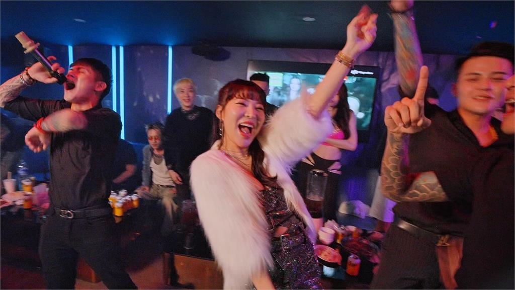 台妹網紅找「超兇辣妹團」助陣拍MV！台客洗腦歌「席捲89圈」：一定會紅｜四季線上4gTV