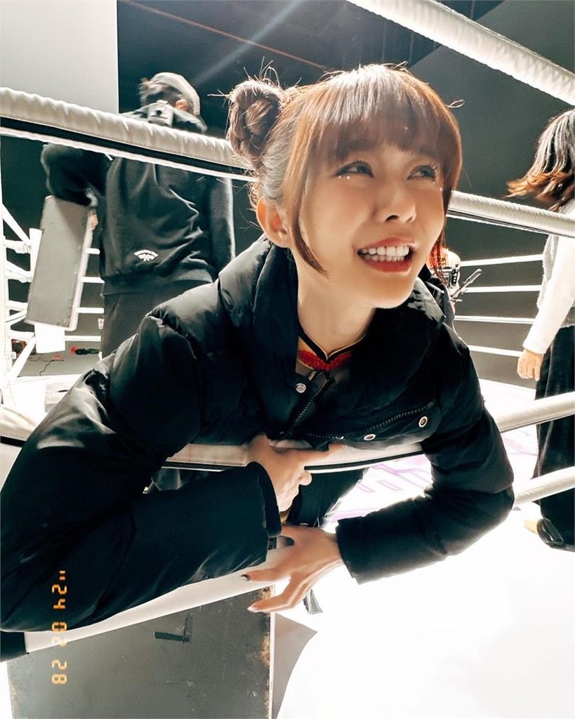 Yuri春麗頭太Q網認錯：以為是Lisa！藏彩蛋「光溜裹浴巾」外洩SSR身材｜四季線上4gTV