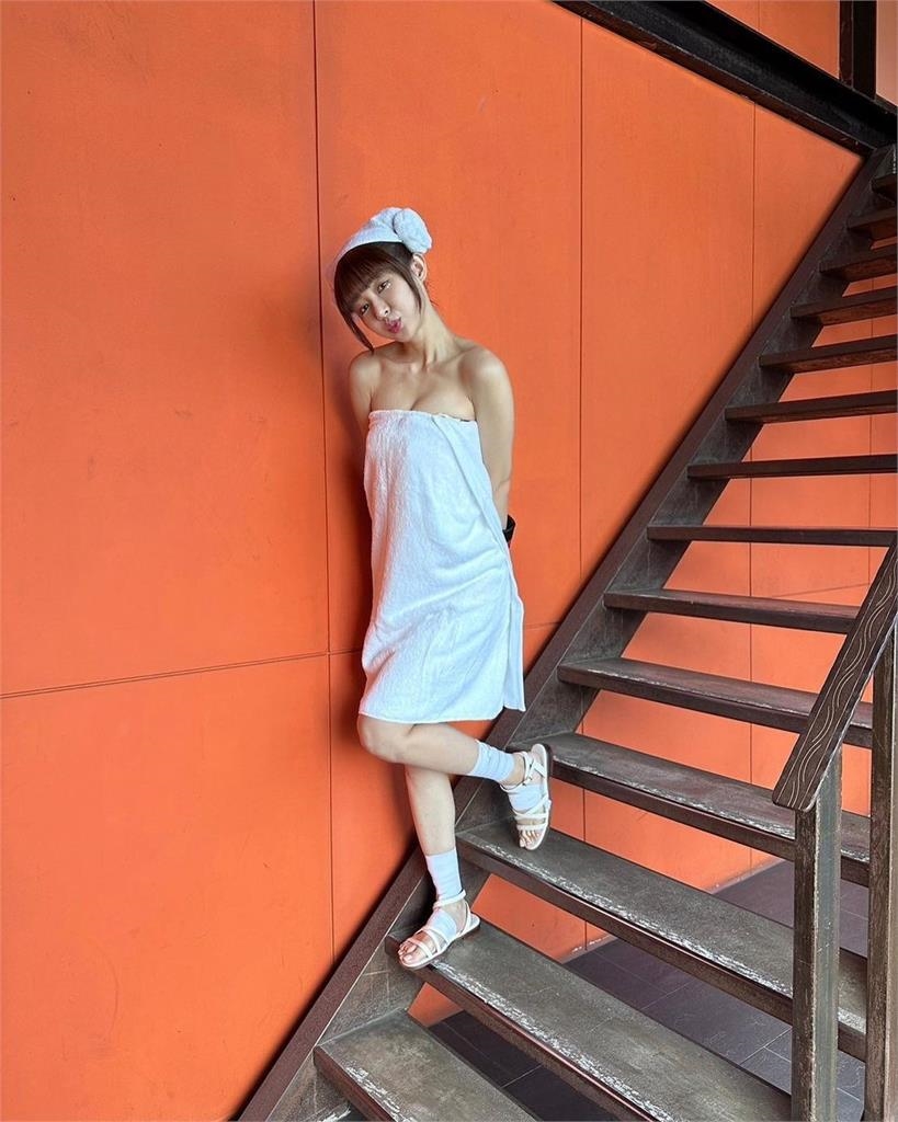 Yuri春麗頭太Q網認錯：以為是Lisa！藏彩蛋「光溜裹浴巾」外洩SSR身材｜四季線上4gTV