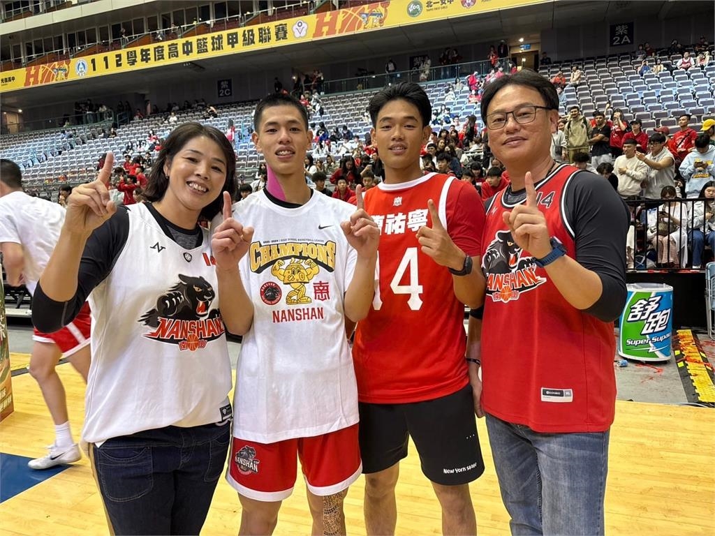 HBL／曹祐寧小巨蛋破亞軍魔咒！賽後重現與媽媽107年佛光奪冠母子照｜四季線上4gTV